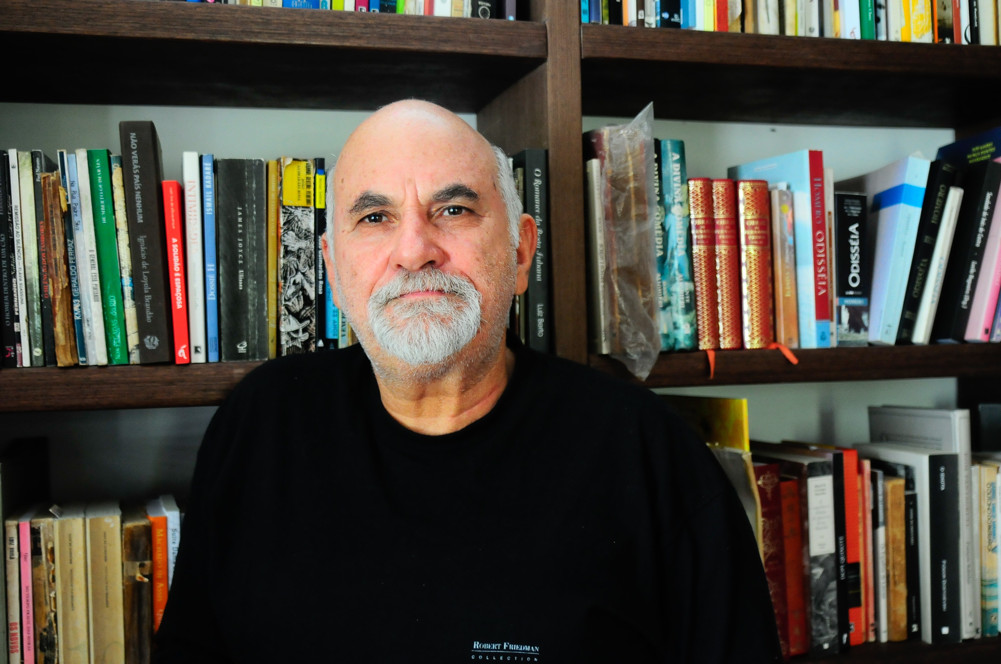 Livro oportuno sobre a ditadura (que para o presidente eleito, "nunca ...